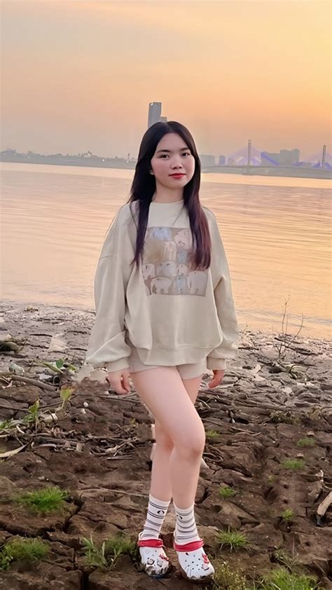 ឃុននារី មកមើលទឹកទន្លេ Facebook