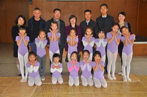 驻巴塞罗那总领事走访当地中国学校和中国文化学校