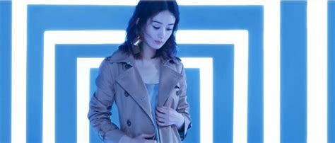 赵丽颖辟谣怀孕 翻她微博近照 小腰纤细还练劈叉 咋可能怀孕 这段时间关于赵丽颖的消息非常多