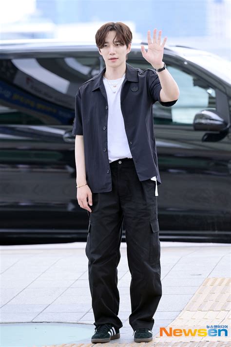 이준호 ‘손인사만 해도 터져나오는 함성 포토엔hd 손에 잡히는 뉴스 눈에 보이는 뉴스 뉴스엔