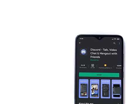 هاتف ذكي أسود يعرض تطبيق Vk على صفحة متجر Play صورة الخلفية والصورة