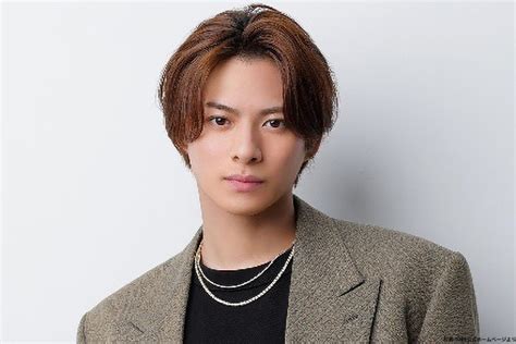平野紫耀、銀髪に“イメチェン”でファンは気遣いに感激 「全方向の優しさに泣ける」 Sirabee