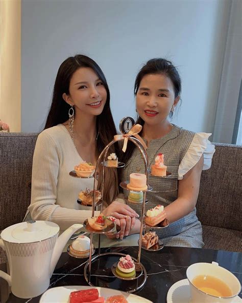 蘇心甯さんのインスタグラム写真 蘇心甯instagram 「祝我和媽咪母親節快樂！今年是我第15年母親節，也是媽咪第40年母親節🥰很多人
