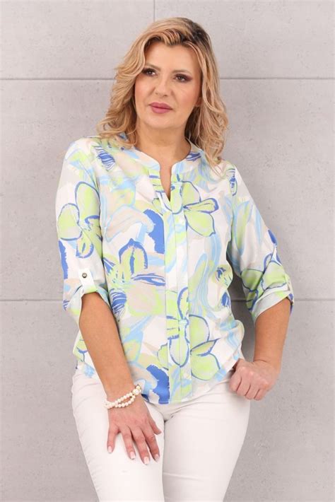 Bluzka z plisą w zielone kwiaty Plus Size Femimoda pl