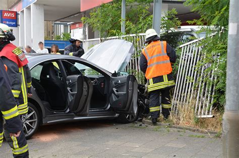 Vorfahrt übersehen Auto Krachen Auf Kreuzung In Eller Zusammen