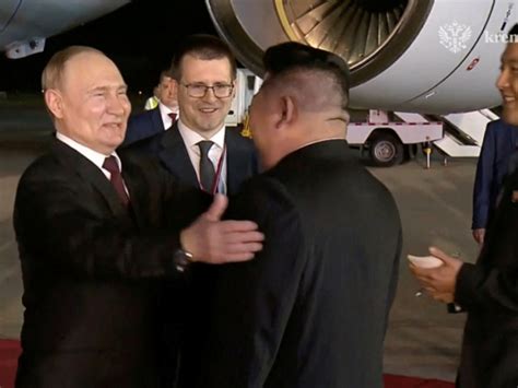 金正恩到機場迎接普京到訪 兩人之後一起坐車前往會談地點 Rthk