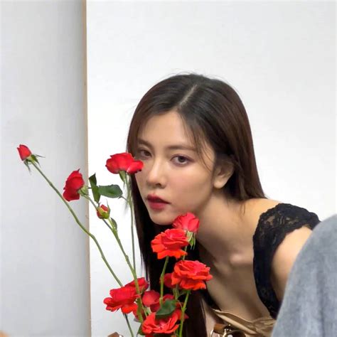宋妍霏晒夏日微风时尚写真 秀美背颈肩线条优越 搜狐大视野 搜狐新闻