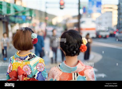 Adolescent japonais Banque de photographies et dimages à haute résolution Alamy
