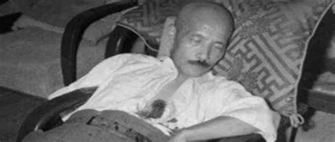 东条英机绞刑现场：绞刑台上苦苦挣扎12分钟，死后被美军焚尸 凤凰网