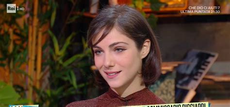 MARIA VERA RATTI CHI È Attrice Commissario Ricciardi In amore mi è