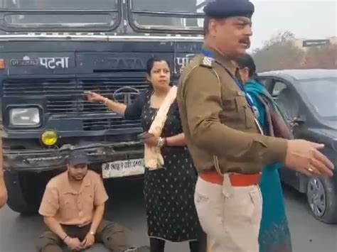 Prisoners Vehicle Collided With A Car In Patna विधानसभा के पास कैदी