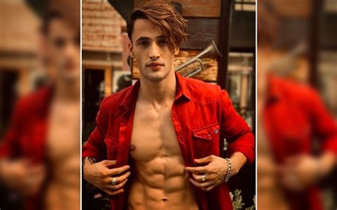 Bigg Boss 13 S Asim Riaz Looks Smoking Hot As He Flaunts His Tattoos And Chiselled Body Fans