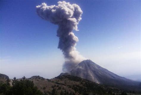 Volcán De Colima Emite Fumarola De 3 Mil Metros De Altura Grupo Milenio