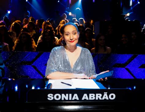 Foto Chris Flores ganhou torcida de Sonia Abrão para resgatar antigo programa do SBT o
