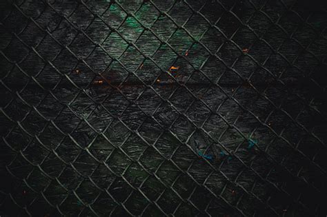 금속 그리드 어두운 배경 균열이있는 바위 표면 추상적인 질감 바위 질감 벽 구리 질감 구조 바위 더미 돌 배경 바위 배경 거친에 대한 스톡 사진 및 기타 이미지 Istock