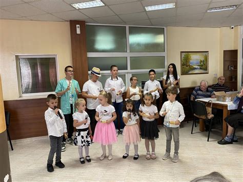 Деца от Центъра за обществена подкрепа поздравиха обитателите на Дома за стари