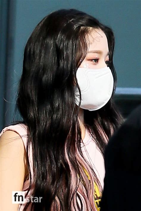 포토 아이즈원 장원영 감춰도 그려지는 예쁨 헉스