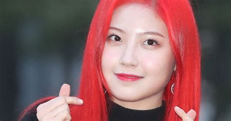 네온펀치 메이 강렬한 레드헤어