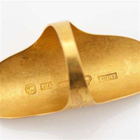 Syset 18k Guld Två Ringar Och En Fingerborg Bukowskis