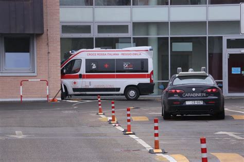 Reggio Emilia Infermiera Del Pronto Soccorso Colpita Con Un Pugno
