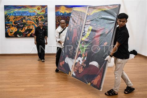 Penurunan Pameran Lukisan Karya Yos Suprapto Antara Foto