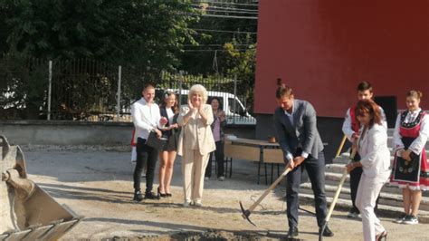 Започва реализацията на нов мащабен проект в 4 гимназии в Па