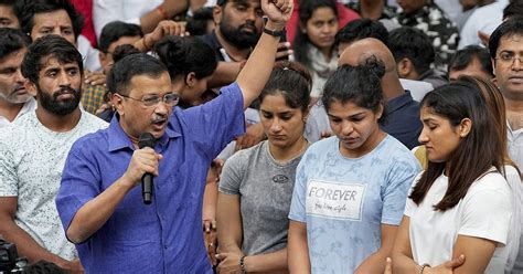 Wrestlers Protest Delhi Cm Kejriwal Joins Protesting Wrestlers At