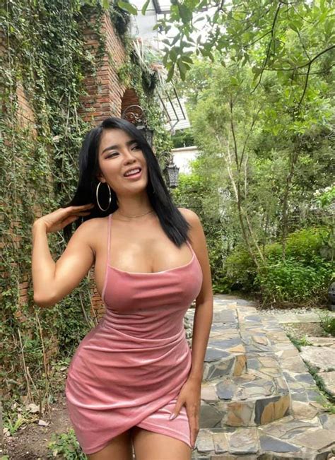 หญิงเนย ญานิศา Noey Yanisa สาวเซ็กซี่ น่าอกสะบึ้ม หุ่นสายฝอ เร่าร้อน
