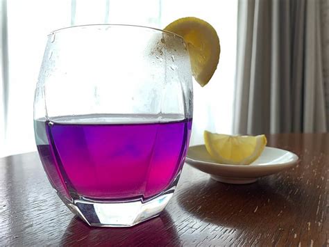 レモンを絞ると色が変わる！見た目がオシャレすぎる「青いお茶」をカルディで発見 ヨムーノ