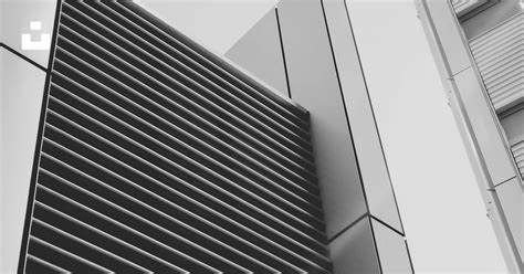 Foto Un Edificio Alto Con Un Lado Curvo Imagen Edificio De Oficinas