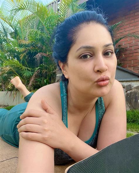 Sampada Vazes Feet