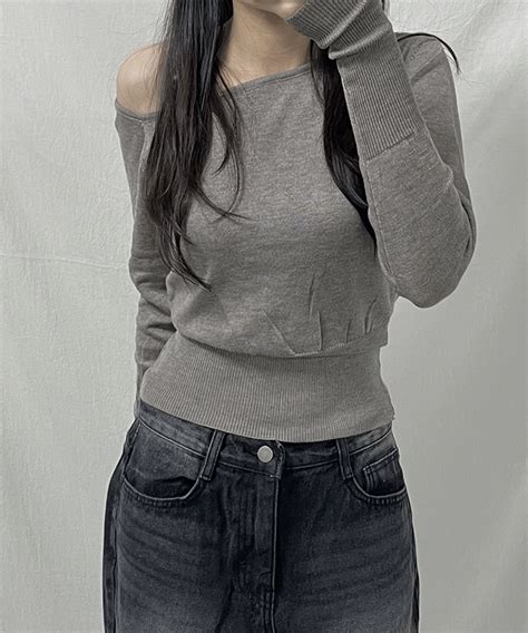 멜로 오프숄더 크롭 니트 원숄더 긴팔티셔츠 에이블리