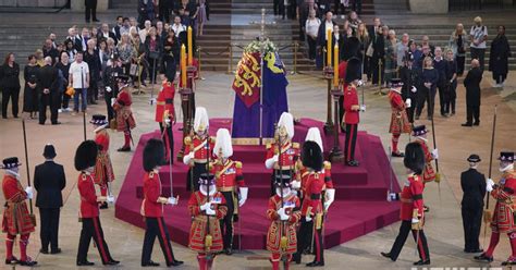 오늘 엘리자베스 여왕 장례식 웨스트민스터 사원에서 국장으로 진행