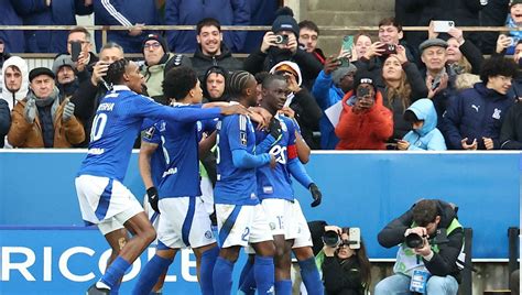 Ligue 1 Le Racing Club De Strasbourg Démarre Bien Lannée 2025 Ici