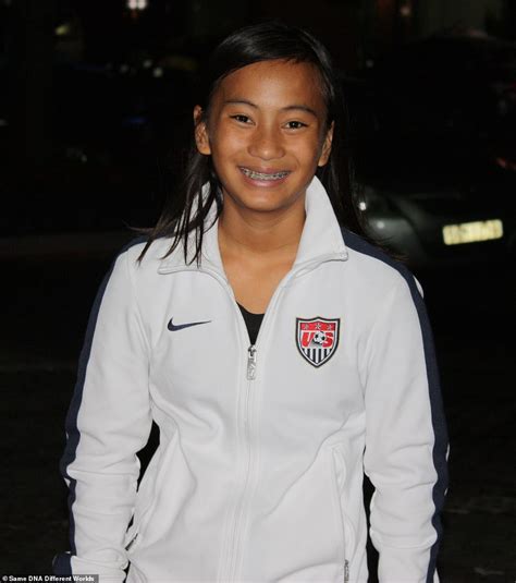 Identical Twins Who Were Separated At Birth Reunited Years Later Daily Mail Online