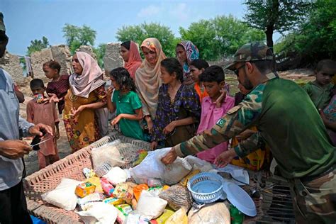 A Matter Of Honour Women Forced To Stay In Flooded Pakistan Village