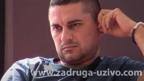 Otac Miljanine Bebe Nenad Macanovi Bebica Visi Na Ogradi Be I Iz Zadruge Ona Izjavila Da Voli