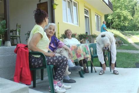 Slatinska Banja Je Pravi Dragulj Lekovitih Izvora Dolazili Na Nosilima