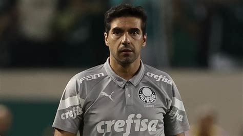 Abel Ferreira critica gramado da Arena do Palmeiras e dispara Não