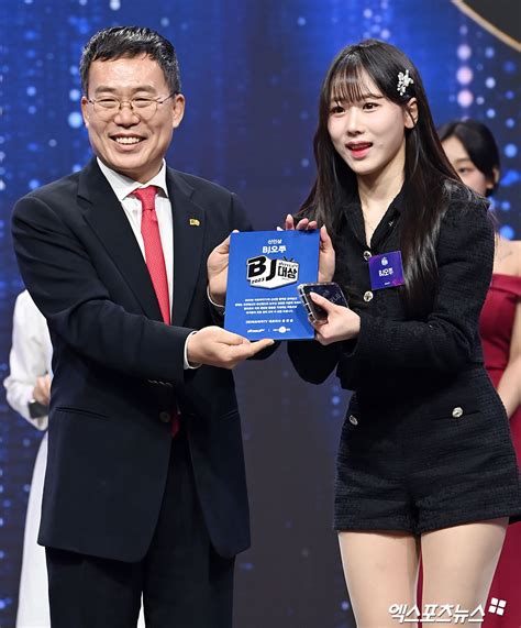 오쭈 단 한번의 기회 신인상 수상[엑s Hd포토] 엑스포츠뉴스 나무뉴스