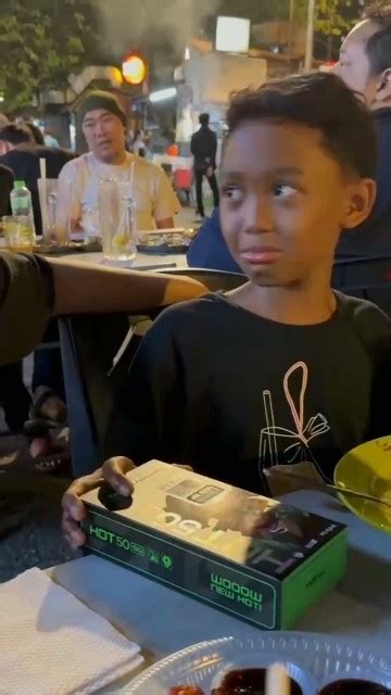 Mom Surprises Son With A Phone And His Reaction Is Absolutely Cute ️