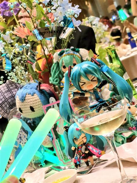 Un mariage sur le thème d Hatsune Miku laisse tout le monde sans voix Funeral For A Manga