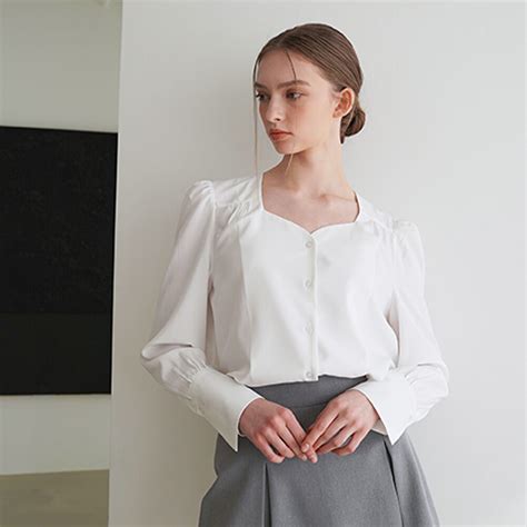 셔링 하트넥 블라우스 화이트 T31 감도 깊은 취향 셀렉트샵 29cm