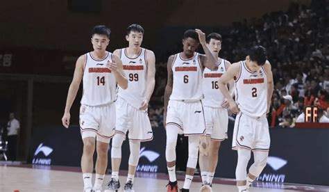 那么明显的主场哨，辽宁不赢都不行！广东年轻人真的不行？徐杰篮球裁判