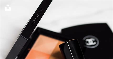 블랙과 핑크 메이크업 팔레트 사진 Unsplash의 무료 화장품 이미지