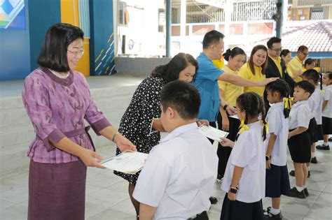 พิธีมอบเกียรติบัตรผลการประก โรงเรียนฤทธิยะวรรณาลัย ประถม