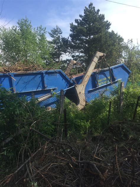 Извозване на отпадъци Транспорт на строителни отпадъци Услуги с автовишка бобкат багер