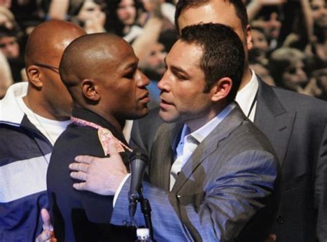 Floyd Mayweather Jr And Oscar De La Hoya Rematch Rumors Are Wrong