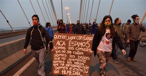 Miles De Personas Se Movilizaron Para Protestar Por La Quema De