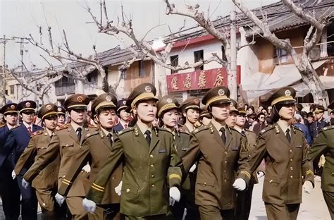 中國警察隊伍，使用了23年的白色警服，1984年，為何被撤銷？ 壹讀